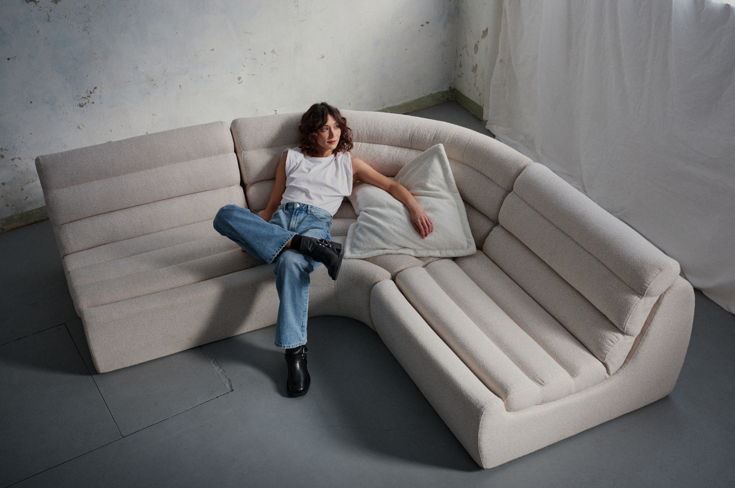 Quantum Curved Wide Modular Sofa