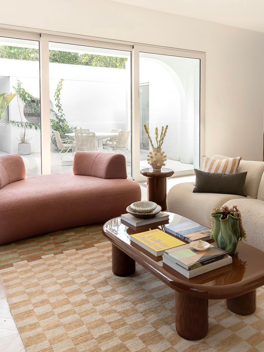 Colourful minimalism: How to balance bold hues with timeless simplicity ...